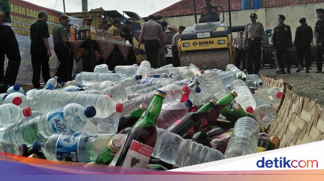 Ribuan Botol Miras Hasil Operasi Seminggu di Blora Dimusnahkan