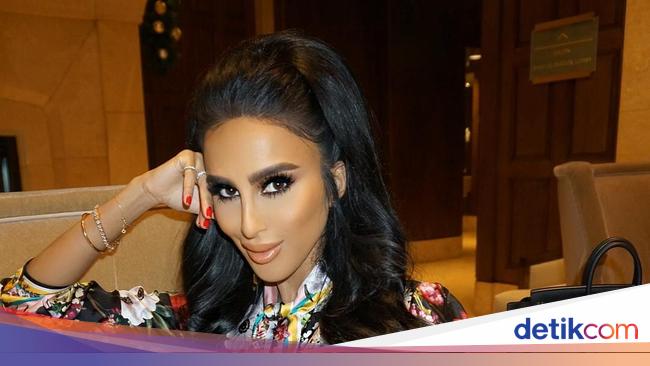 Foto SIM Wanita Ini Jadi Viral Karena Terlalu Sempurna