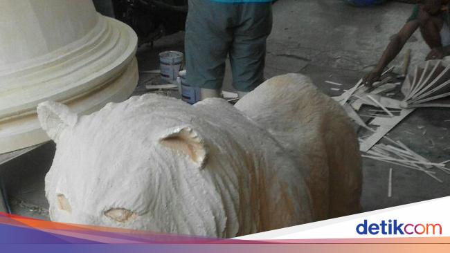 Kreator Janji Bikin Garang Wajah Patung Maung Bandung
