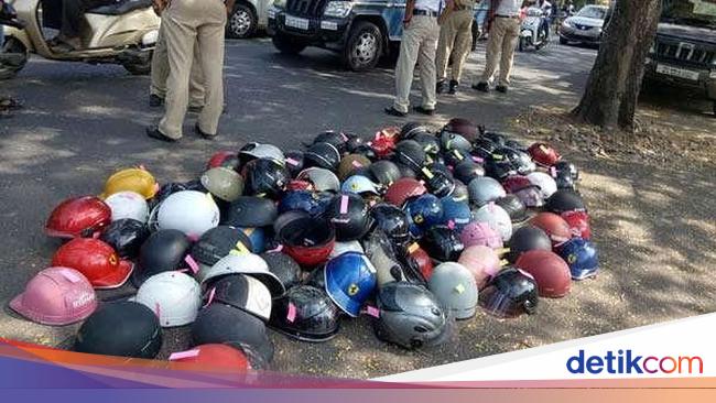 Helm Cetok Masih Bertebaran di India