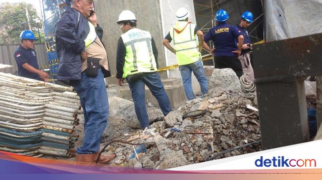 Puslabfor Polri Cek Lokasi Konstruksi LRT yang Roboh