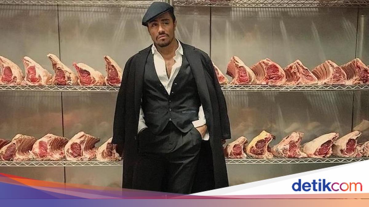 Ini Dia Aksi Menabur Garam Hingga Tampilan Restoran Baru Chef 'Salt Bae'
