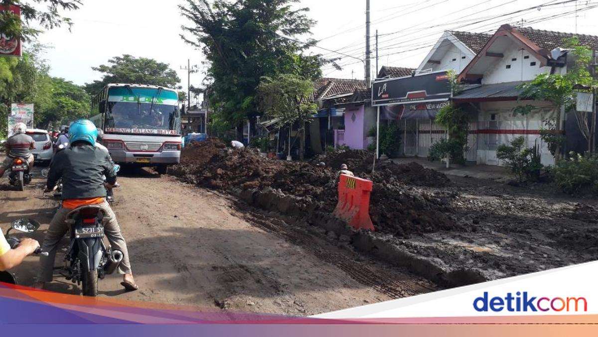 Awas, Ada Penanaman Pipa Proyek Umbulan di Jalur Malang-Pasuruan