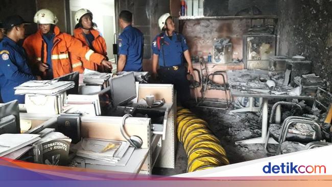 Potret Ruangan di Gedung DPR yang Hangus Terbakar