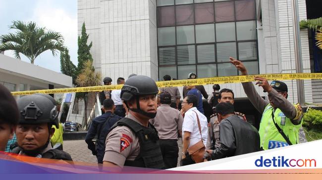 Kantor BRI Garut Diteror Bom, Tim Gegana Sisir Lokasi