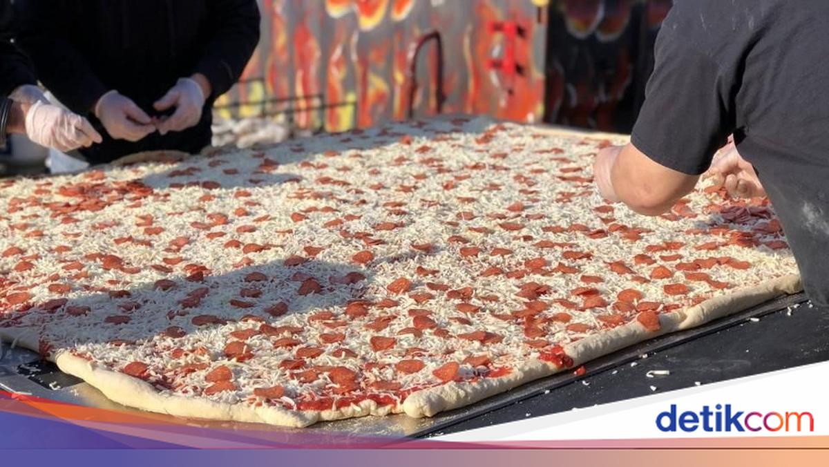 Ini Dia Pizza Layan Antar Ukuran Raksasa Terbesar di Dunia