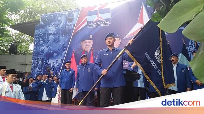 Pakai Seragam Demokrat, AHY Resmi Jadi Komandan Pemenangan Pemilu