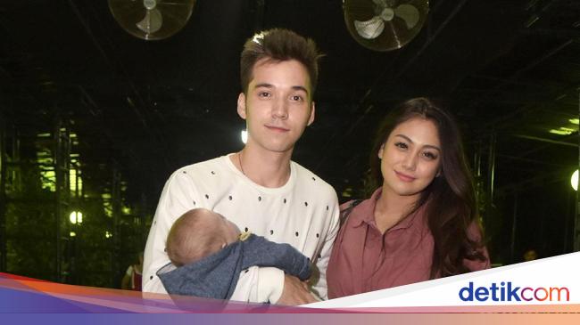 Keluarga Kecil Stefan William dan Celine Evangelista