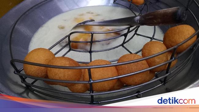 Diisi Oncom dan Gula Merah, Combro dan Misro Sama Enaknya
