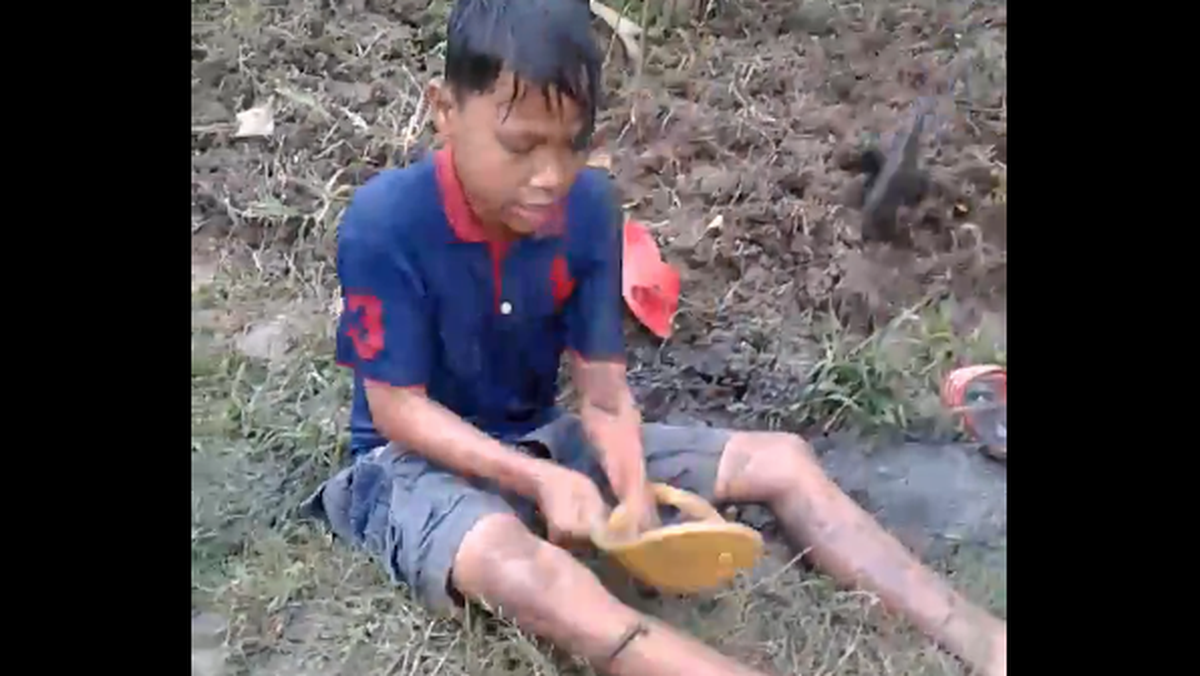 Viral Video Lucu Anak Histeris Digigit Lintah