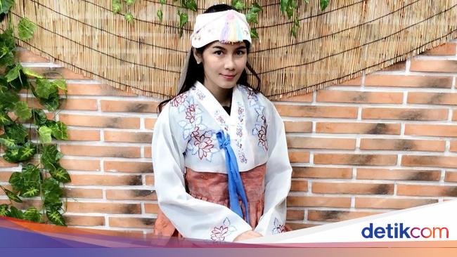 Foto: Gaya Mantan Bintang Porno Thailand Saat Liburan