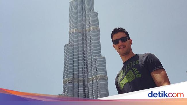 Ladies, Ini Pilot Ganteng yang Sixpack dan Suka Traveling