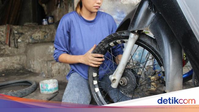 Ini Tukang Tambal Ban Cantik Asal Garut yang Viral di Medsos