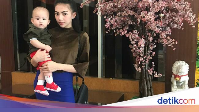 Hamil Unik Kezia Karamoy, Pakai Koyo Tiap Malam