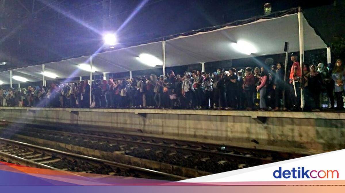 Cerita Horor Stasiun Duri: Bertaruh Nyawa di Bibir Peron