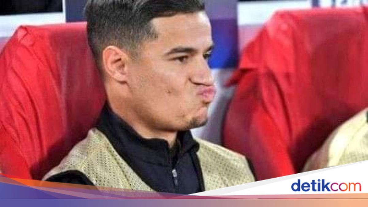 Meme Coutinho Manyun Lihat Barca Kalah dan Liverpool Jegal City
