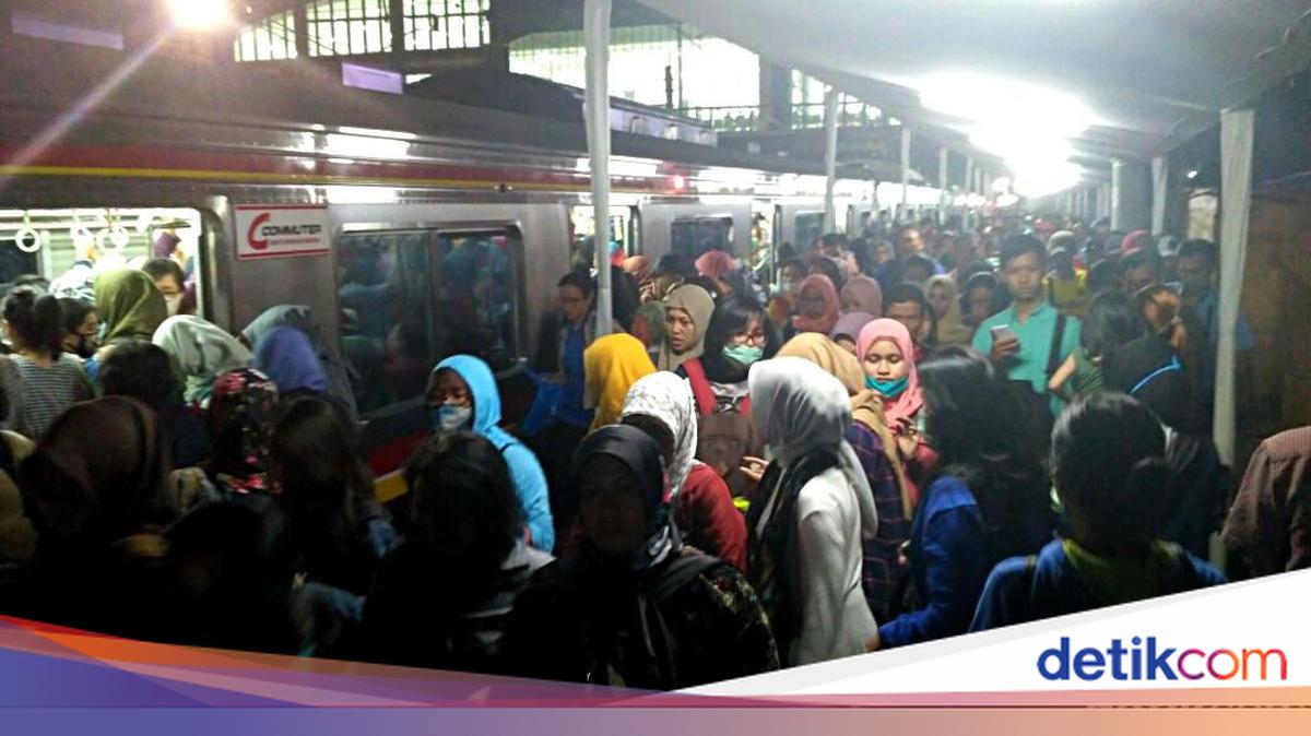'Horor' Stasiun Duri Belum Sirna
