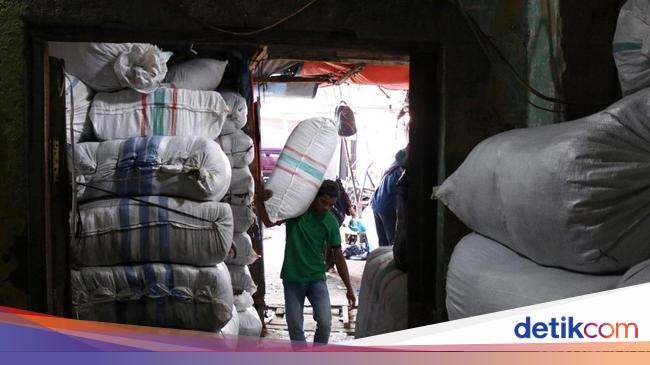 Kuli Panggul Pasar Tanah Abang: Sekarang Dapat Rp 50 Ribu Saja ...