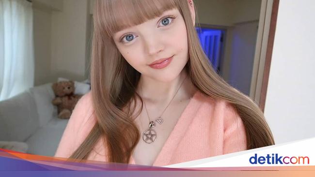 Cantiknya Kebangetan! Foto Model yang Dijuluki Barbie Hidup Ini Bikin Terpesona