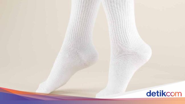 Malaysian Police Investigate Viral Socks with Lafaz Allah Written on ...