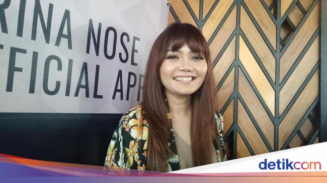 5 Fakta Rina Nose, dari Kisah Cinta hingga Alasan Lepas Hijab