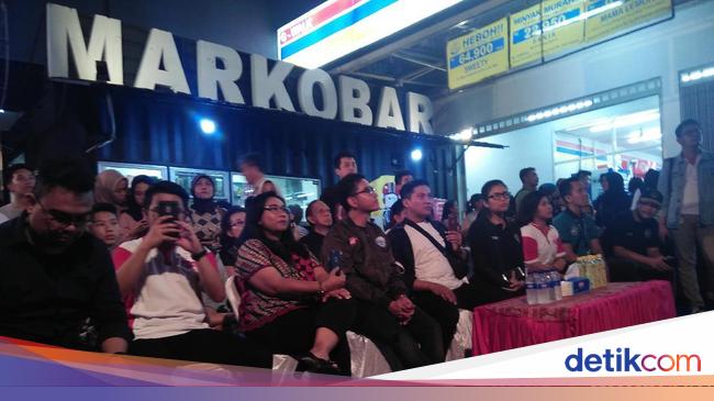 Gibran Rakabuming Sajikan Markobar Buat Warga Surabaya Barat