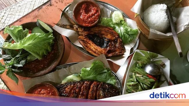 Yuk, Bersantai Sambil Makan Bersama Keluarga di 5 Restoran Lesehan Ini