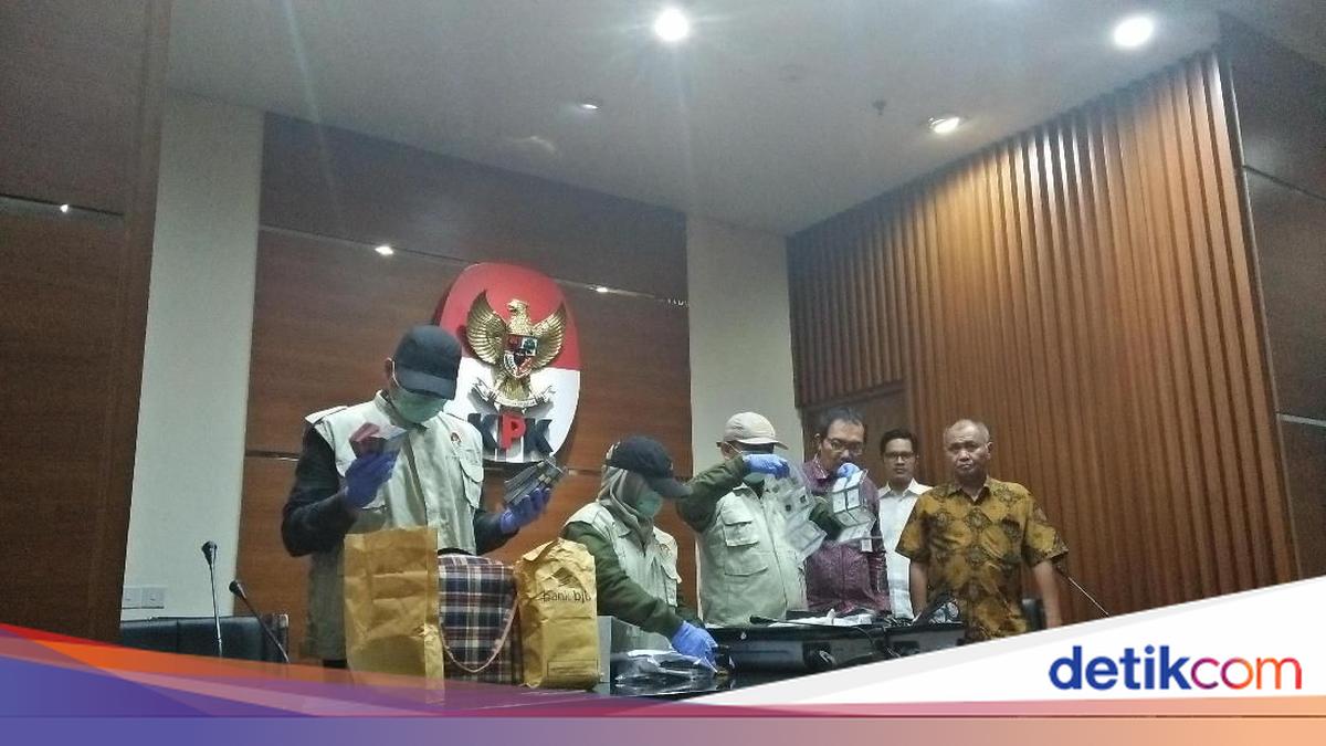 KPK Sita Emas 1,9 Kg dan Rp 1,8 Miliar Saat OTT Amin Santono