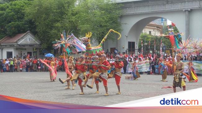 Meriahnya Warak Ngendhog Sambut Ramadan di Dugderan Semarang