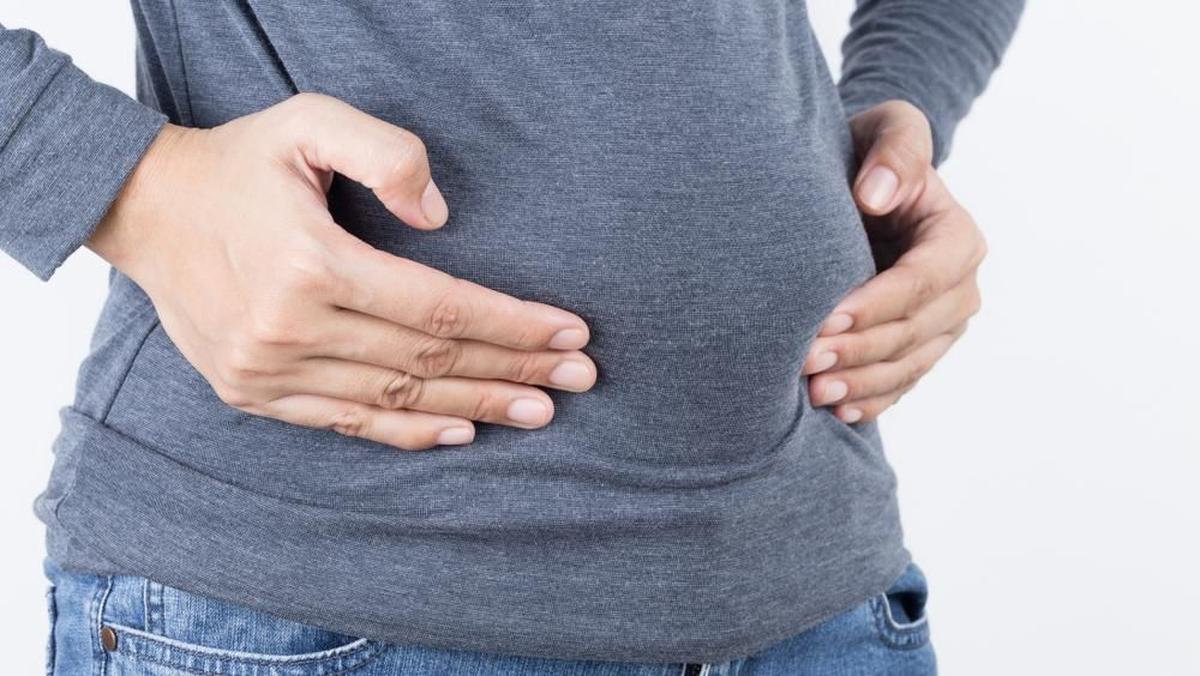 Perut Terasa Begah dan Sesak? 7 Kondisi Ini Bisa Jadi Penyebabnya