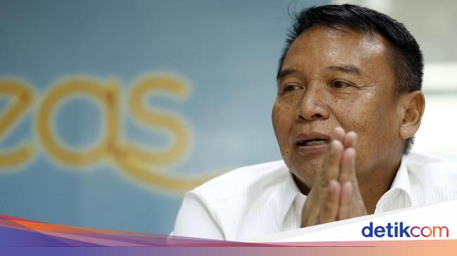 TB Hasanuddin Setuju dengan Jokowi: TNI Belum Urgen Tugas di Kementerian