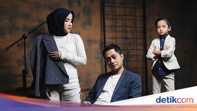 Kompak! Keluarga Ferry Ardiansyah dan Tasya Nur Medina
