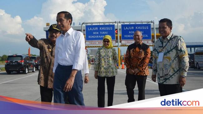 Berkemeja Putih, Jokowi Resmikan Tol Gempol-Pasuruan Seksi II