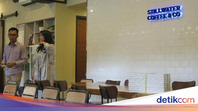 Mencicip Sandwich Unicorn Warna-warni di Stillwater Coffee & Co Gunawarman