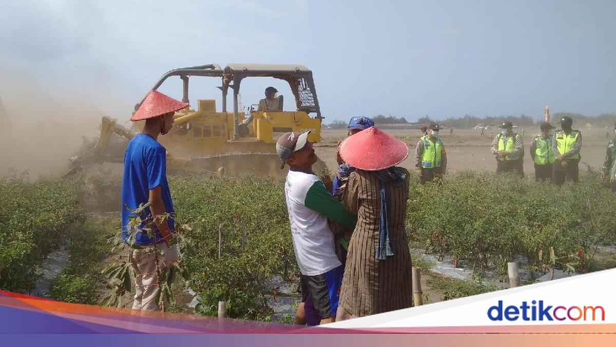 Tolak Bandara New Yogyakarta, Warga Hadang Buldozer