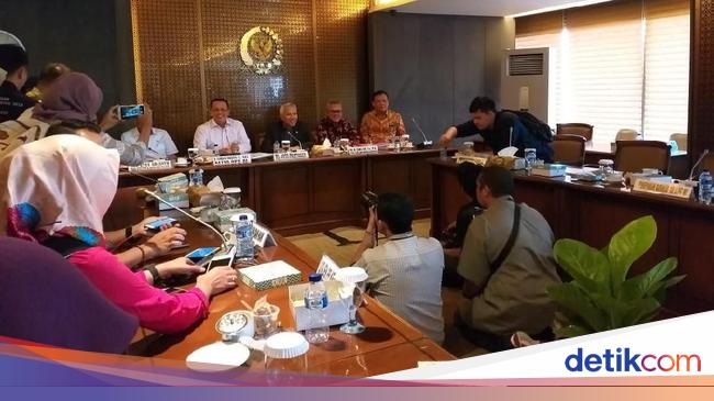 Hasil Rapat Gabungan di DPR: Eks Koruptor Bisa Daftar Jadi Caleg Hasil Rapat Gabungan di DPR: Eks Koruptor Bisa Daftar Jadi Caleg
