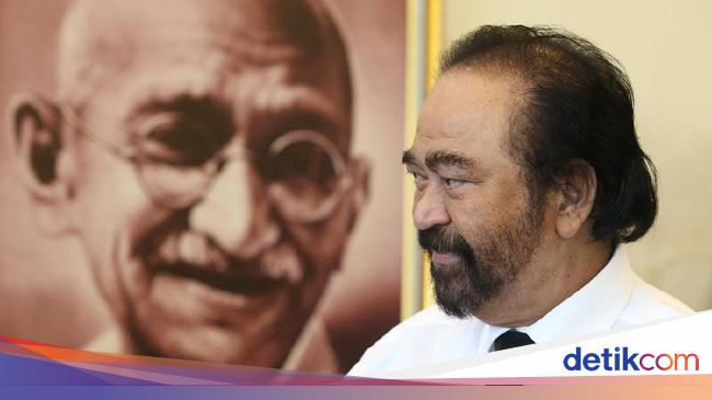 Paloh Tegaskan Hanya Jokowi yang Tahu Mengapa Pilih Yusril Paloh Tegaskan Hanya Jokowi yang Tahu Mengapa Pilih Yusril