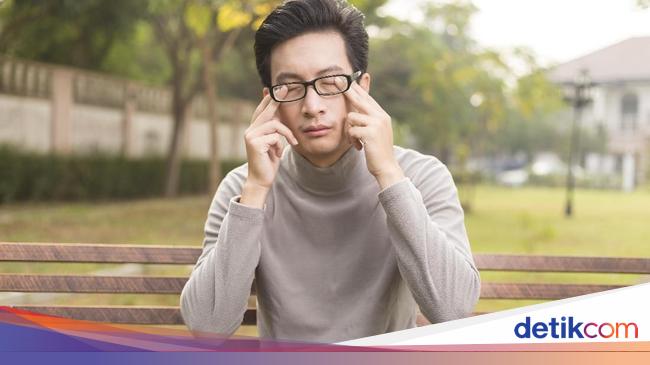 Ternyata Kebiasaan Mengucek Mata Berbahaya, Lho!