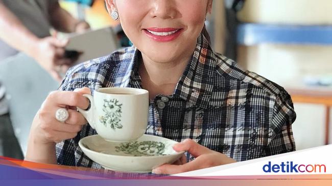 Intip Gaya Kulineran Kristina, Pedangdut yang Kini Jadi Caleg NasDem Intip Gaya Kulineran Kristina, Pedangdut yang Kini Jadi Caleg NasDem