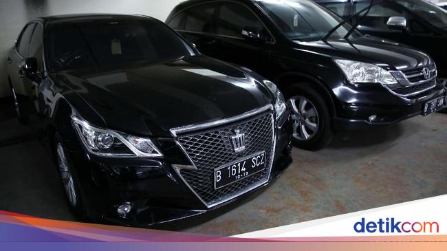 Intip Mobil Mewah Akil Mochtar yang Akan Dilelang KPK