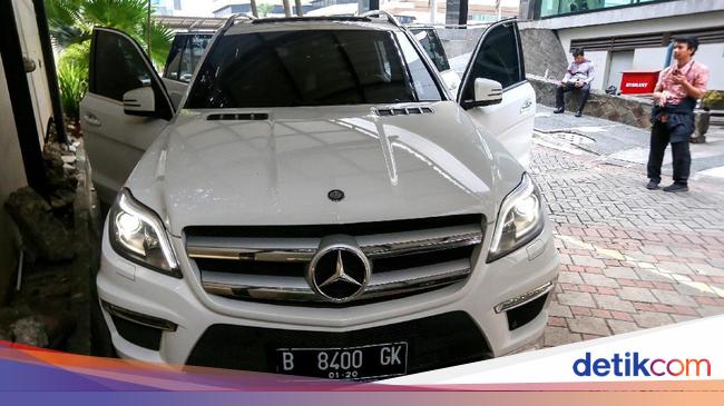 Mercy GL 400 Milik Koruptor Ini Laku Rp 1M