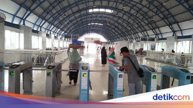 Belanja di Stasiun KRL Kini Tinggal 'Scan'