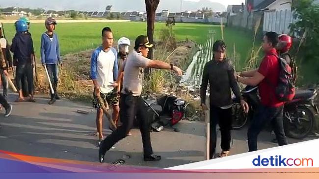 Polisi Redam Bentrok Ojol vs Opang di Bandung Polisi Redam Bentrok Ojol vs Opang di Bandung