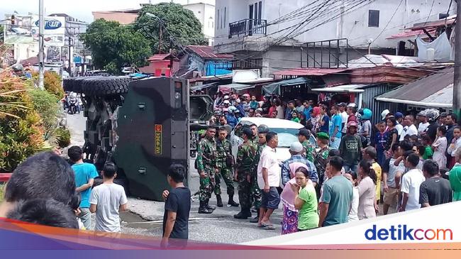 Ini Penampakan Panser Tarantula yang Terguling di Ambon