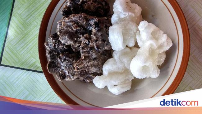 Enak Tenan! Gurih Renyah Geblek Disantap dengan Tempe Benguk Besengek