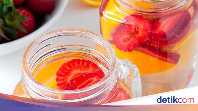 11 Resep Infused Water Sederhana yang Sehat dan Menyegarkan
