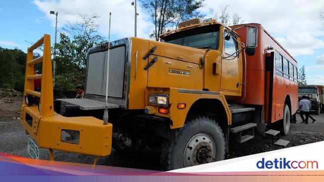 Bus Penakluk Jalur Maut Milik Freeport