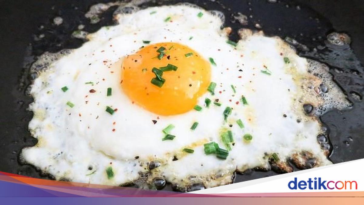 Bukan Minyak, Sayuran Ini Ternyata Jadi Rahasia Goreng Telur Anti Lengket!
