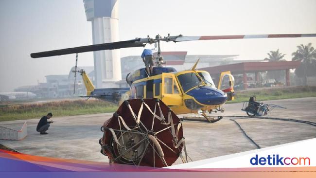 Ini 4 Heli Water Bombing untuk Atasi Kebakaran Hutan di Kalbar