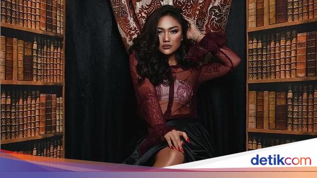 Marion Jola Kenakan Baju Transparan Skandal Seks Asia Argento 1248